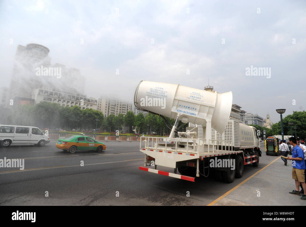Set up cannon hi-res stock photography and images - Alamy