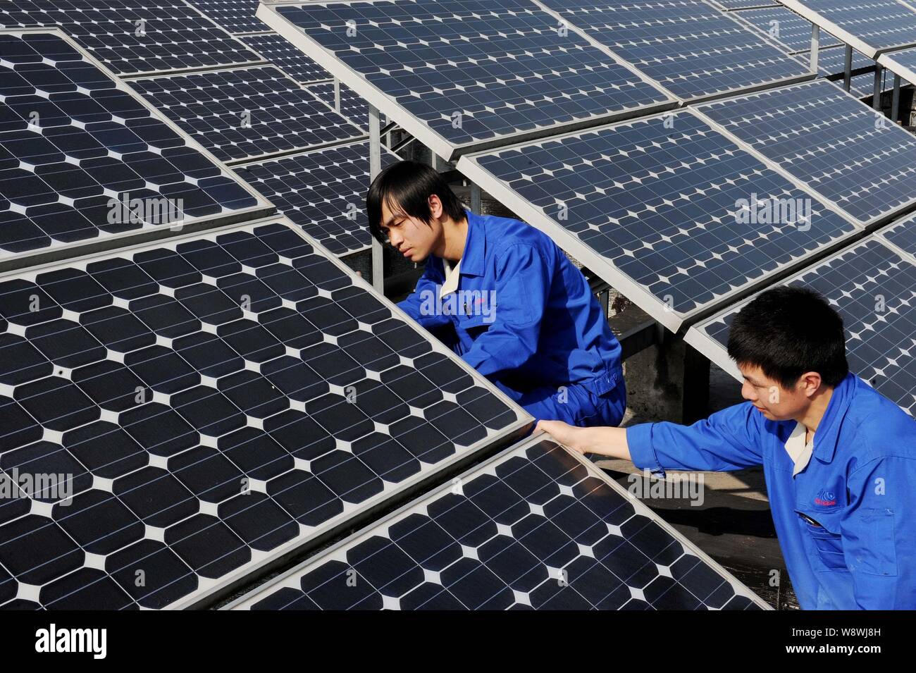 China rooftop solar panel hi-res stock photography and images - Alamy