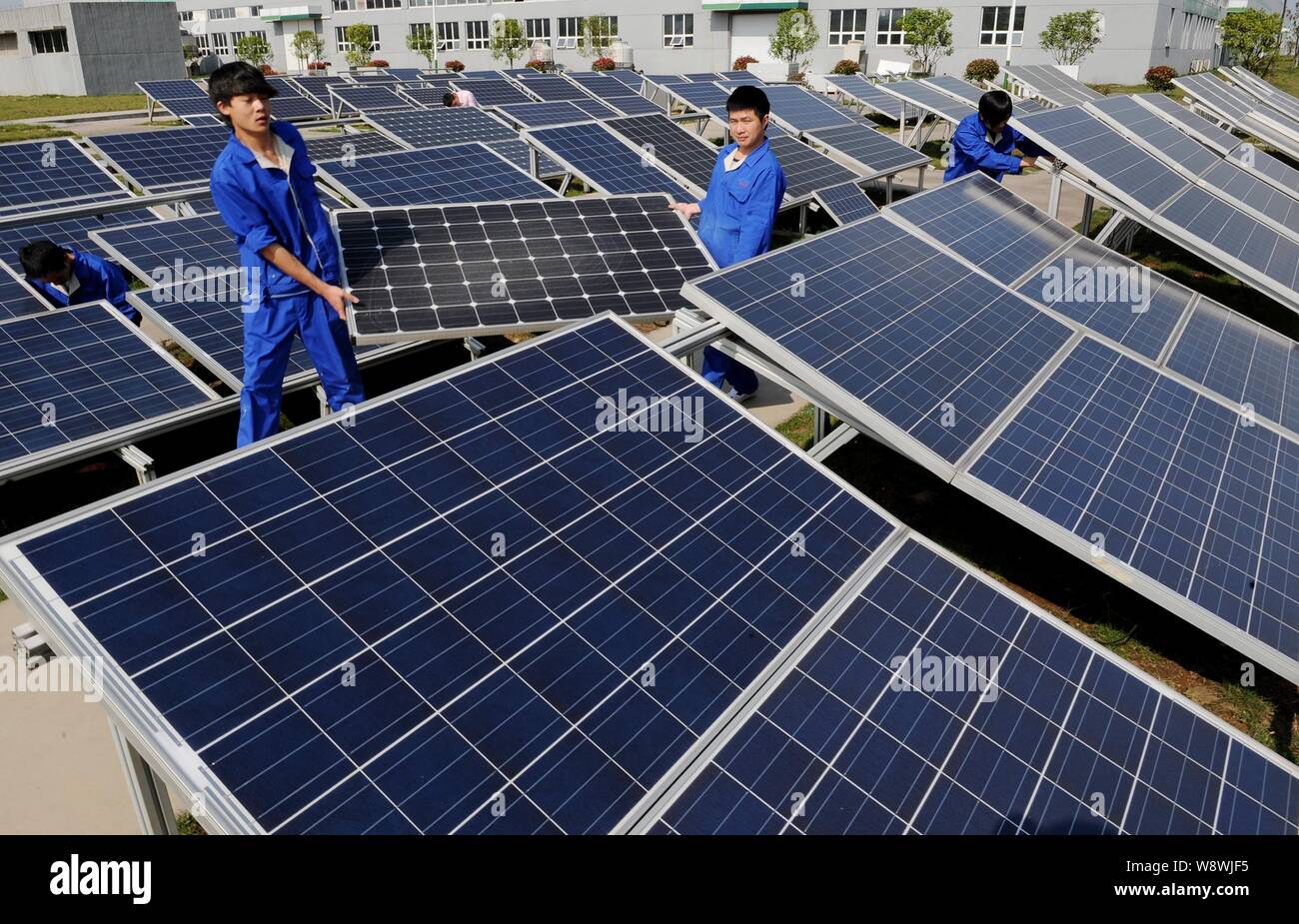China rooftop solar panel hi-res stock photography and images - Alamy