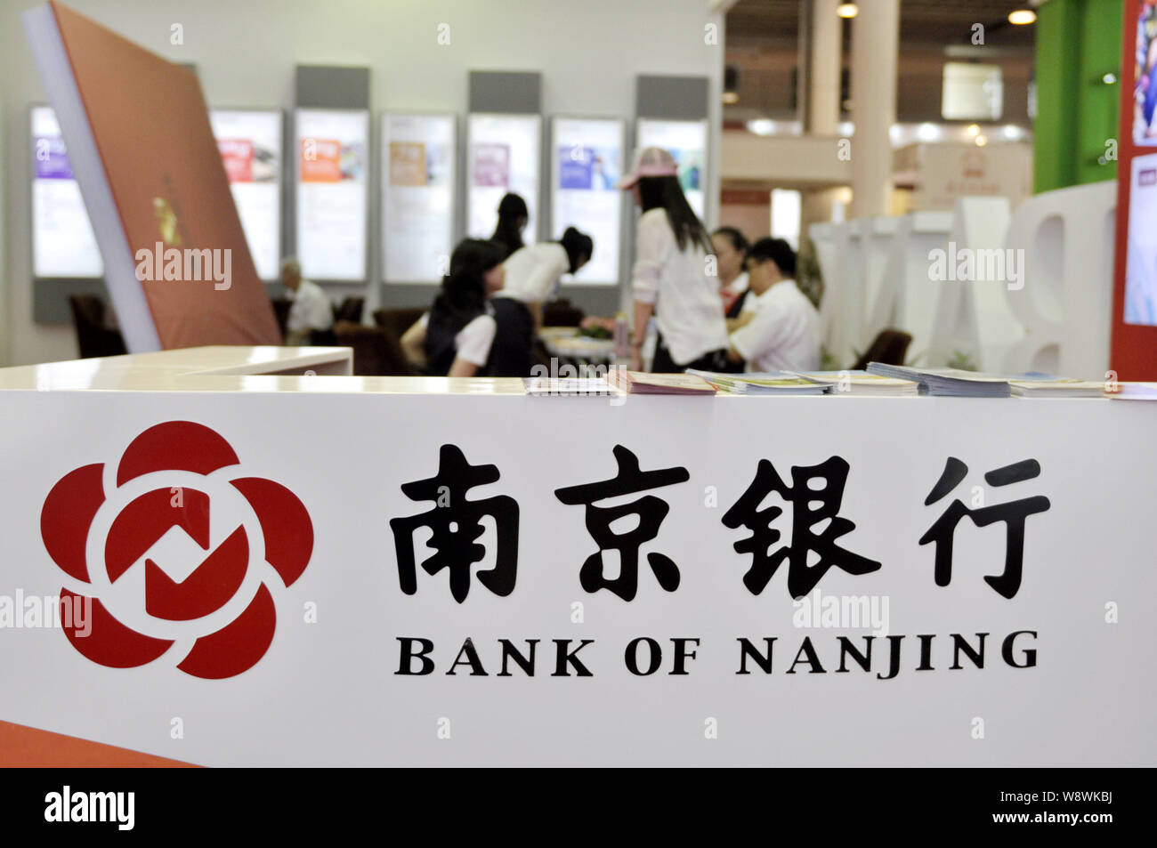 Bank placement hi-res stock photography and images - Alamy