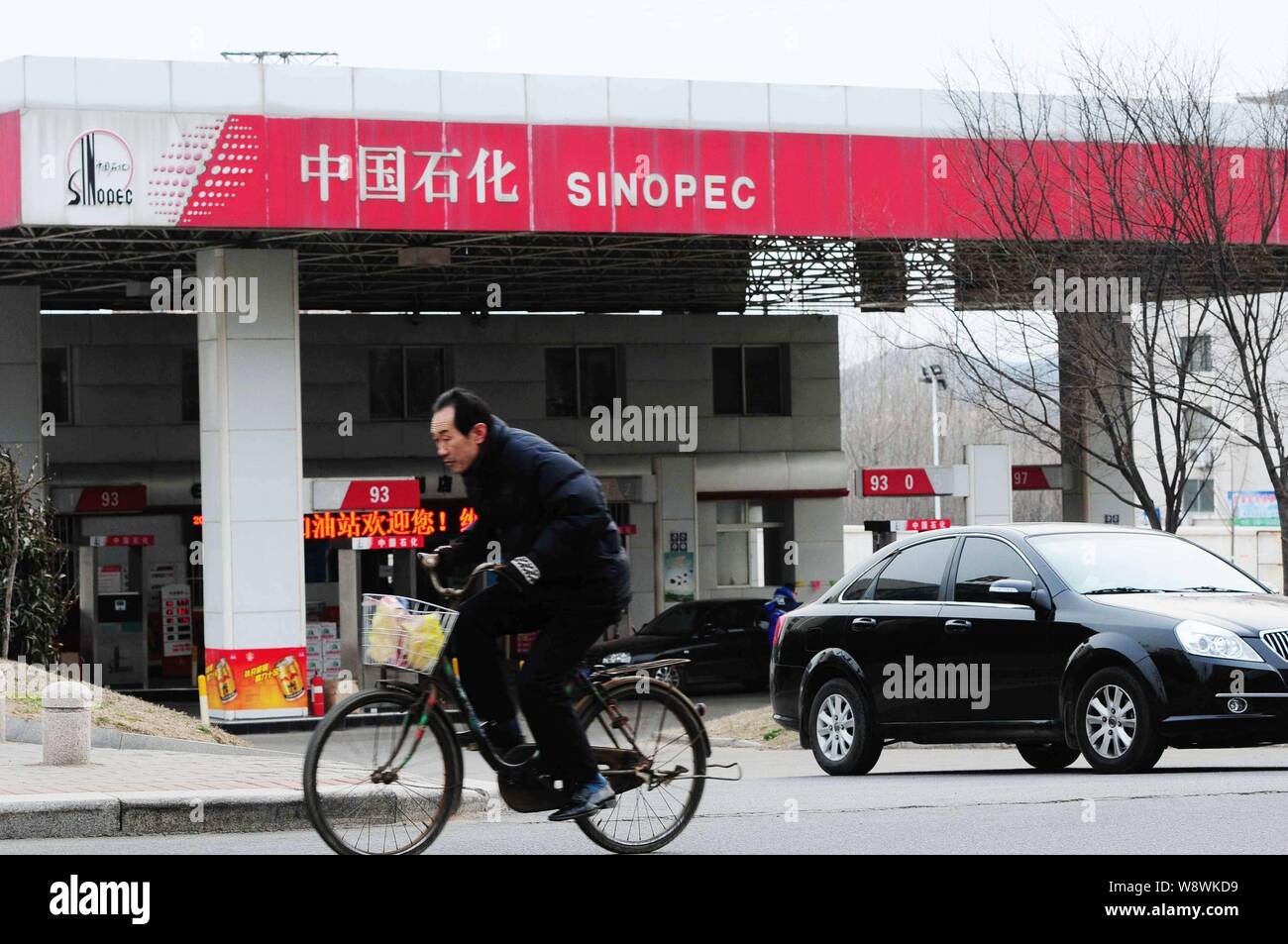Sinopec petrol station hi-res stock photography and images - Alamy