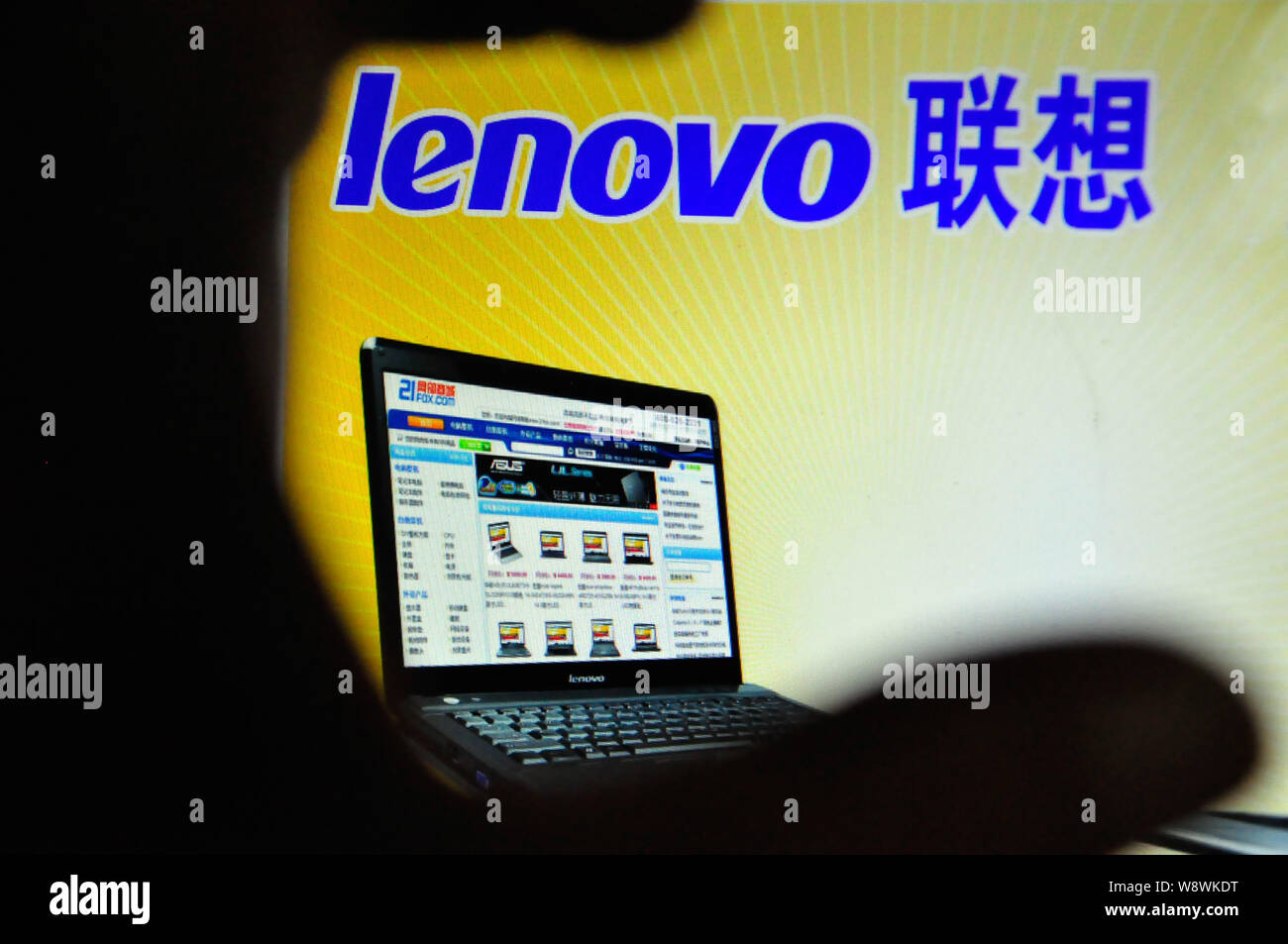 Lenovo computer 2013 hi-res stock photography and images - Alamy
