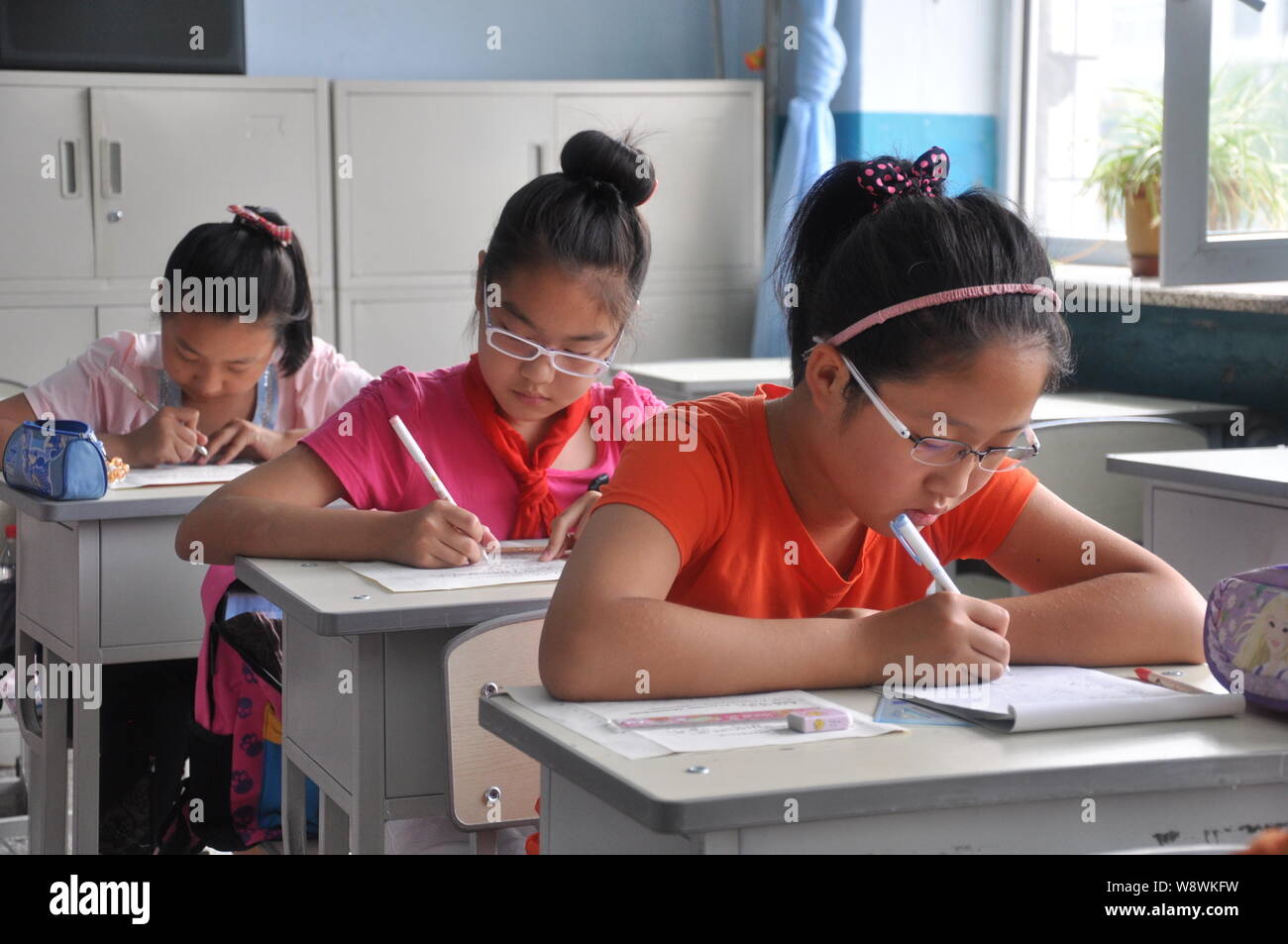 Chinese teacher secondary hi-res stock photography and images - Alamy