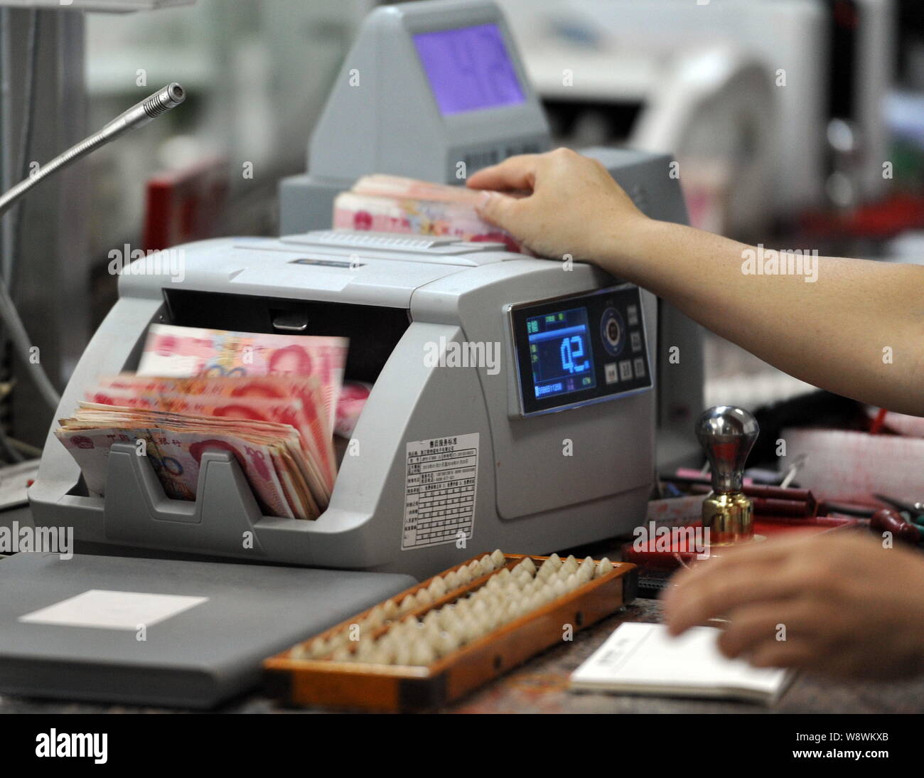Banknote counting machine hi-res stock photography and images - Alamy