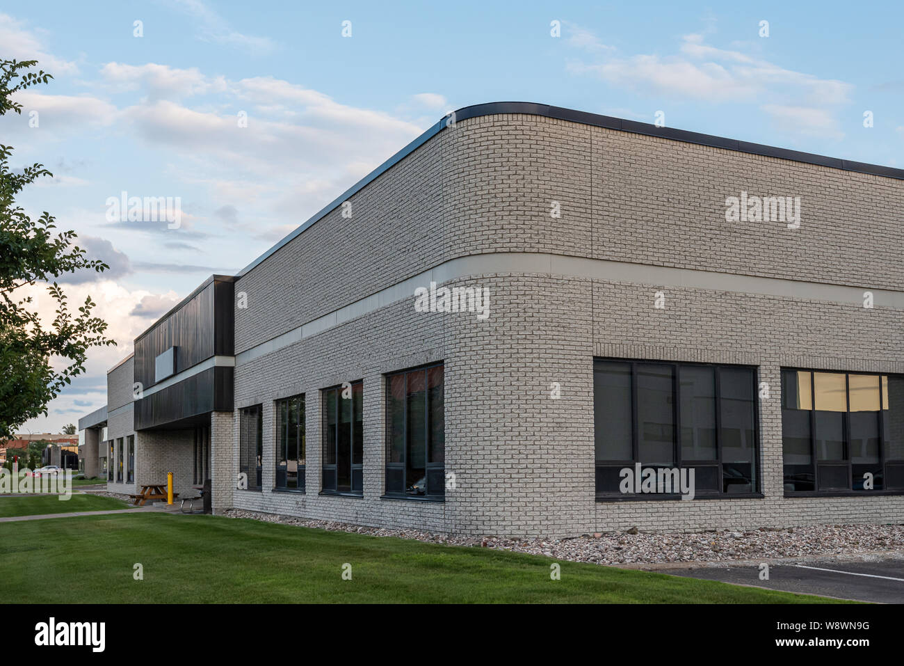 The exterior facade of a generic small business Stock Photo - Alamy