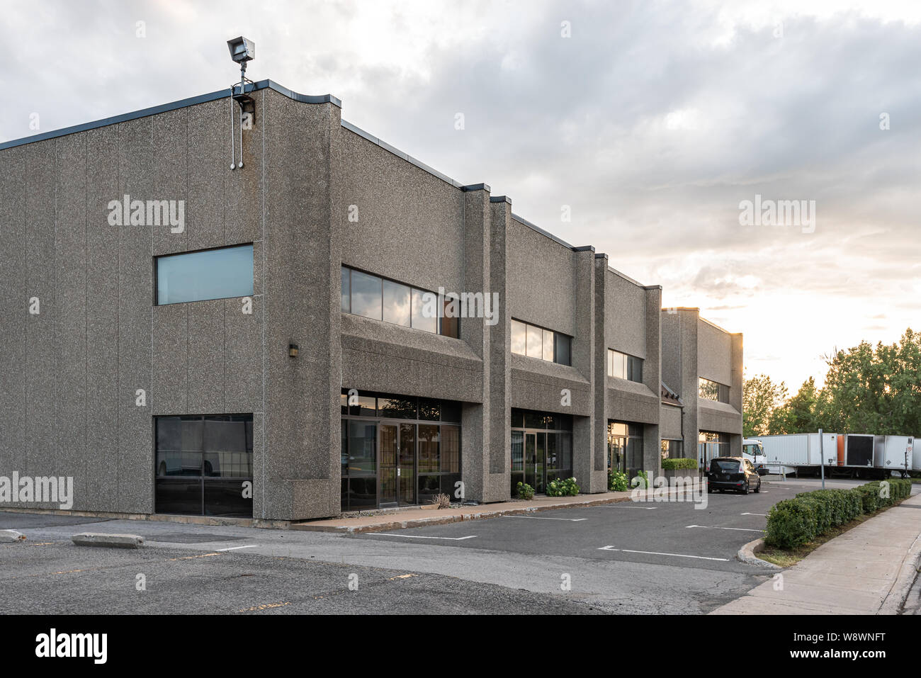 The exterior facade of a generic small business Stock Photo - Alamy