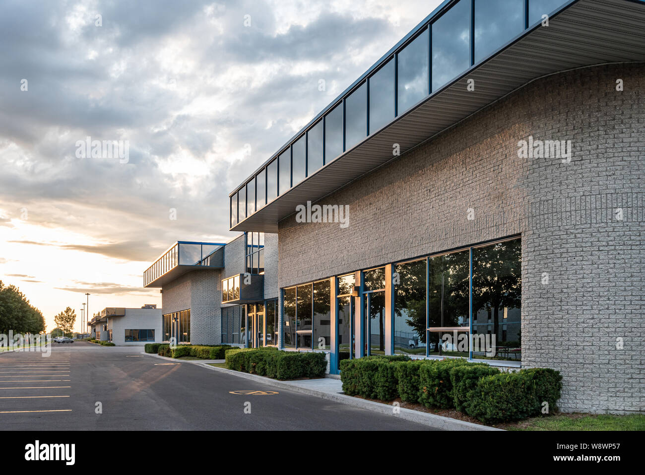 The exterior facade of a generic small business Stock Photo - Alamy