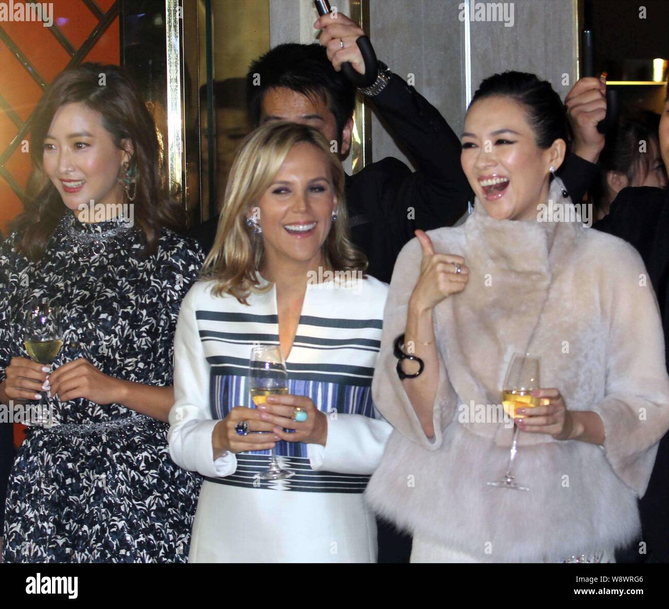 (From left) South Korean actress Kim Hee-sun, American fashion designer ...
