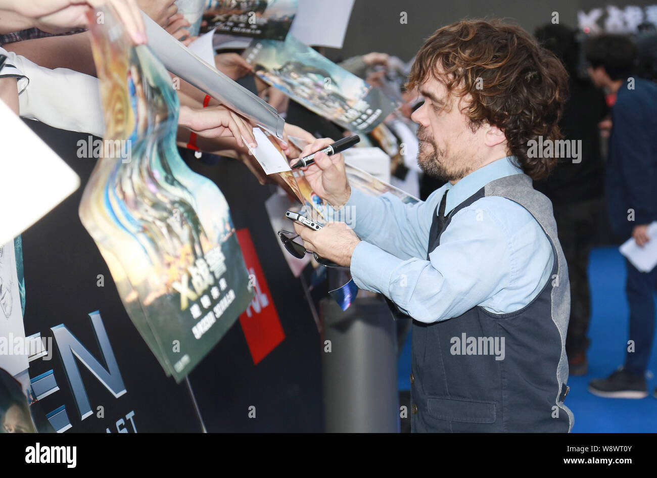 American actor Peter Dinklage signs autographs for fans as he arrives ...