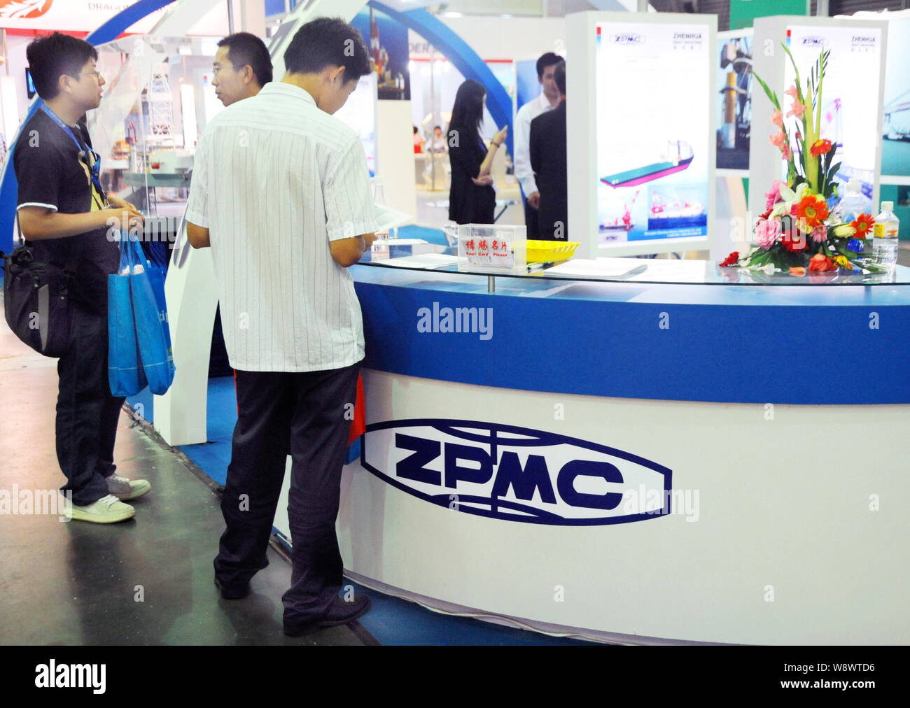 --FILE--People visit the stand of Shanghai Zhenhua Heavy Industry Co ...
