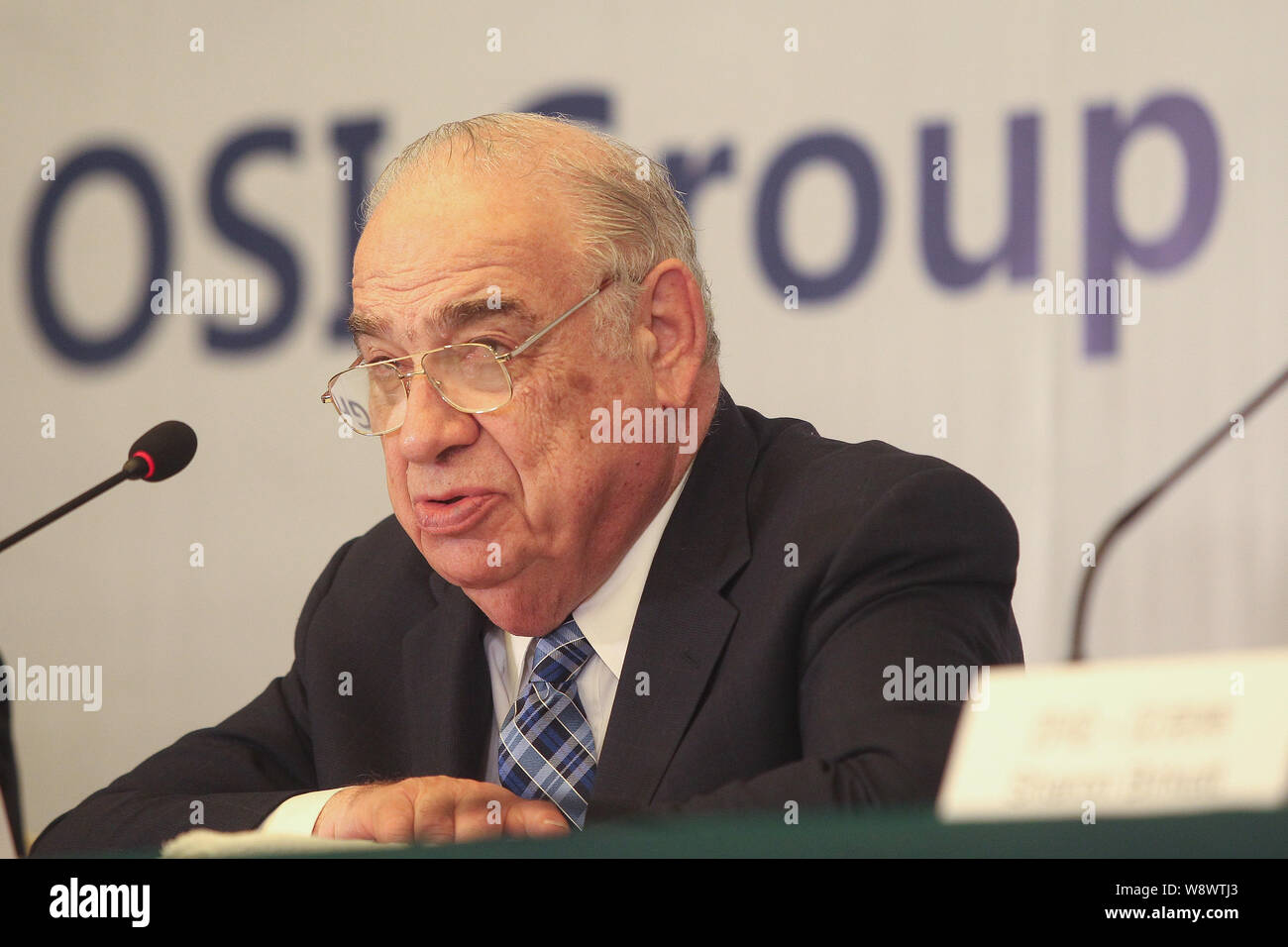 Lavin hi-res stock photography and images - Alamy