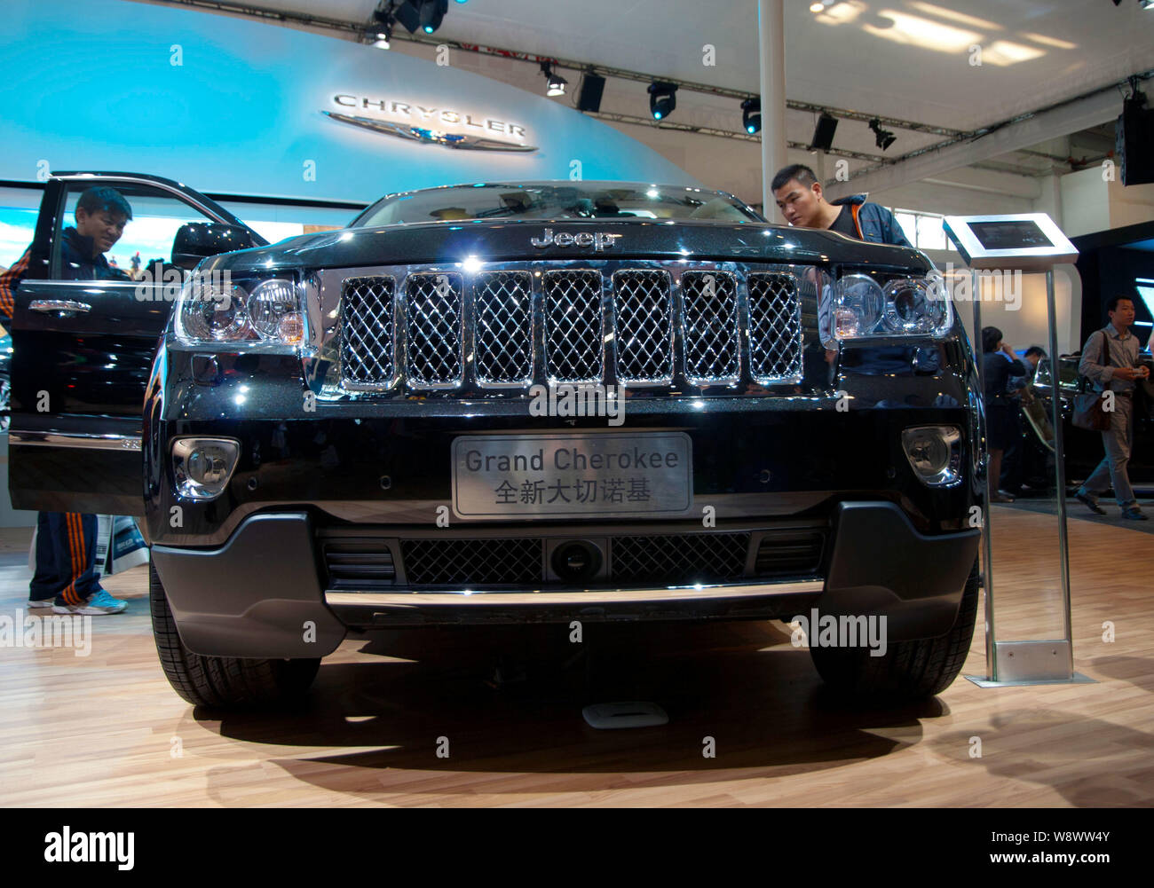 --FILE--Visitors look at a Jeep Grand Cherokee of Chrysler during the ...