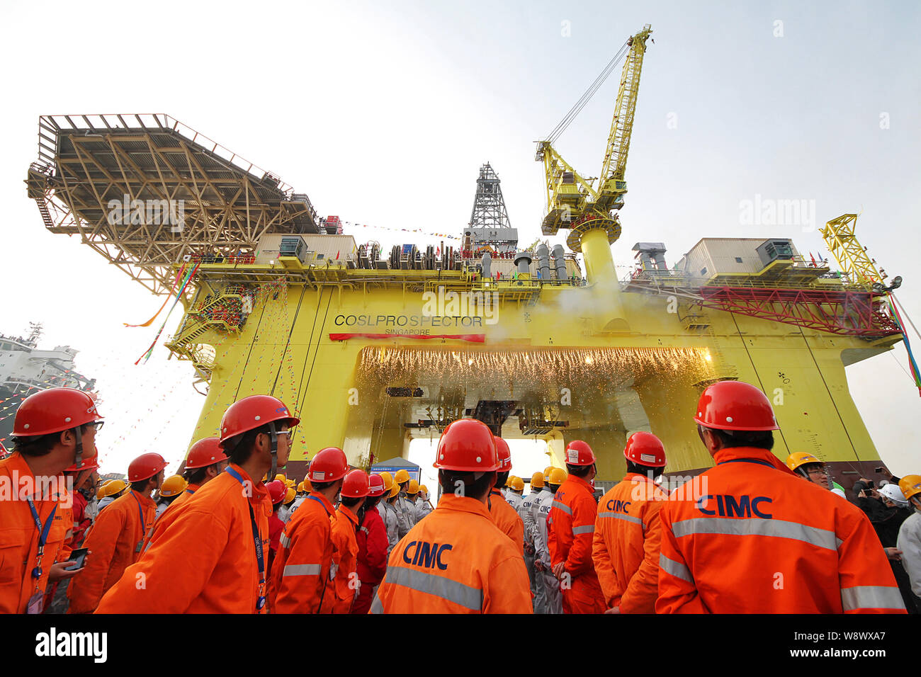 Chinese oil rig hi-res stock photography and images - Alamy