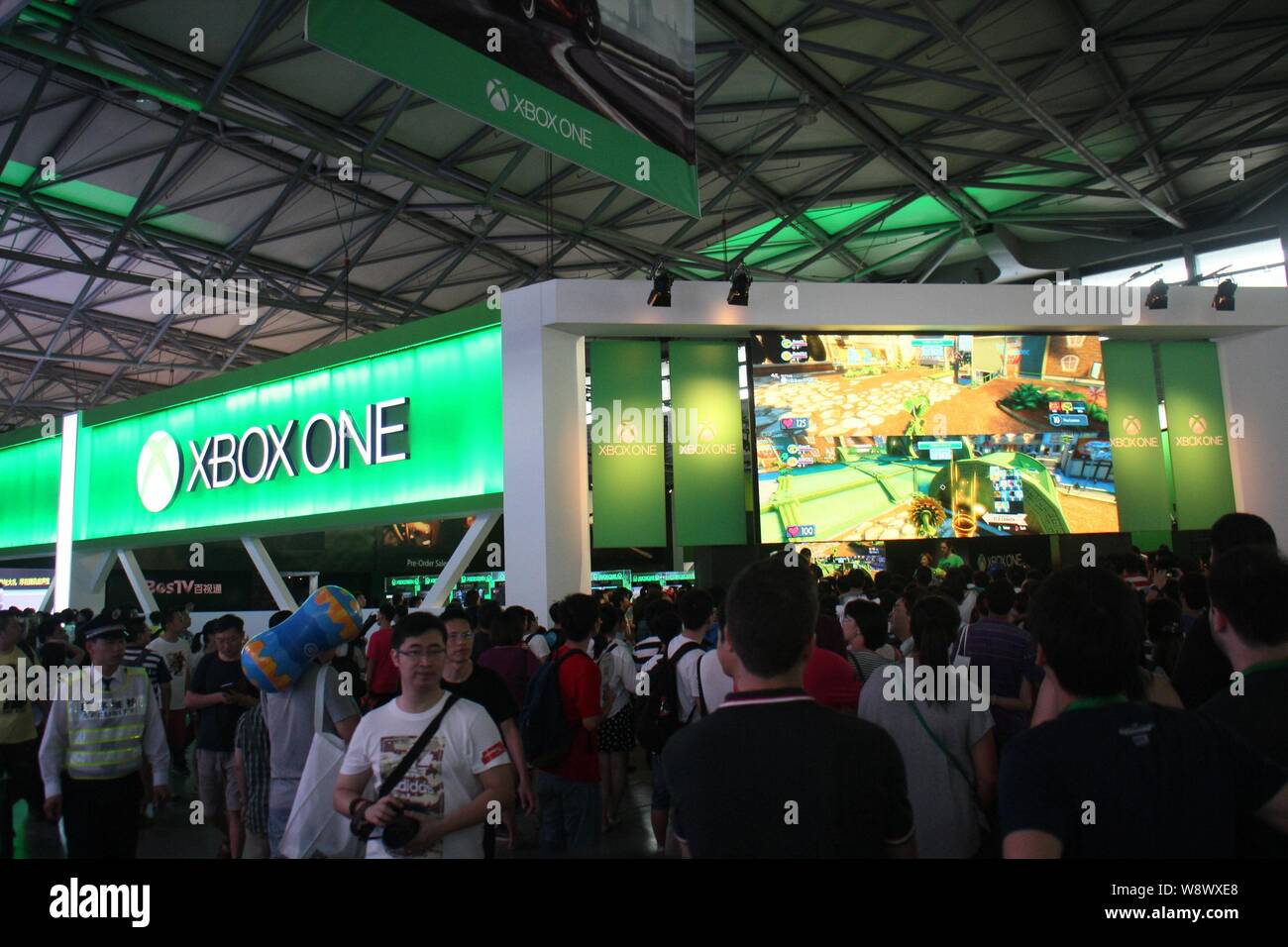 Xbox one stand hi-res stock photography and images - Alamy