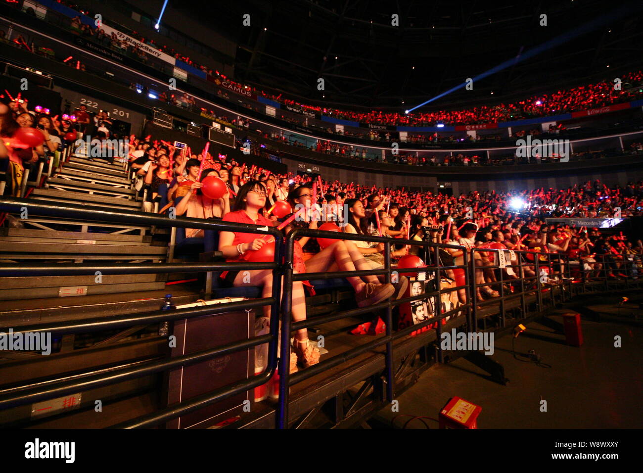 Shanghai concert hall hi-res stock photography and images - Alamy