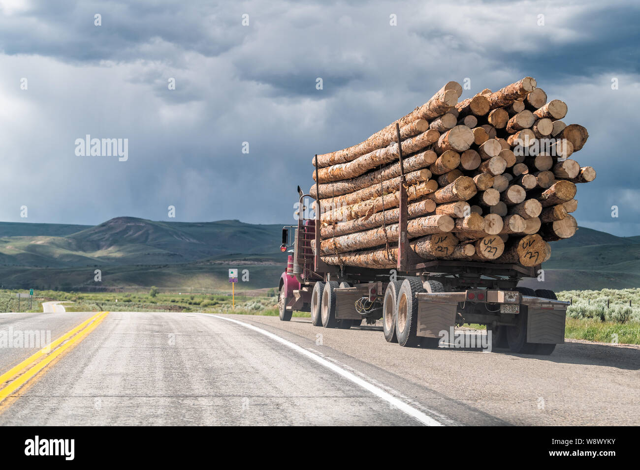 Lumber truck hi-res stock photography and images - Alamy