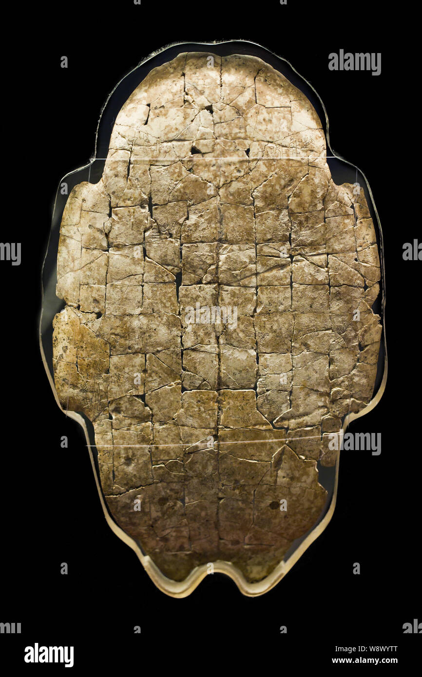 Shang oracle hi-res stock photography and images - Alamy