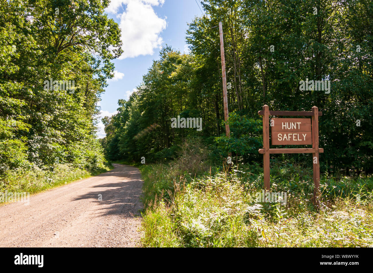 Hunt safely sign hi-res stock photography and images - Alamy