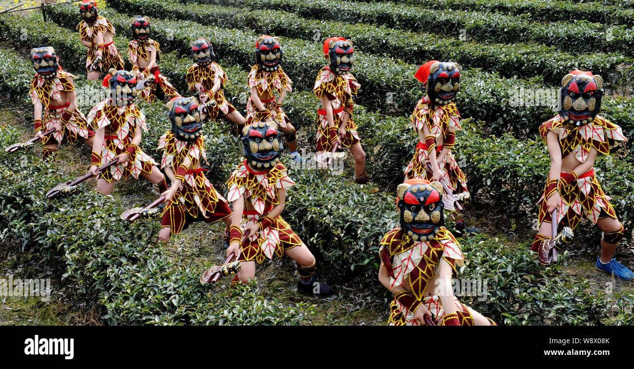 Schoolchildren from Wuyuan Qiukou Primary School wearing Nuo masks and ...