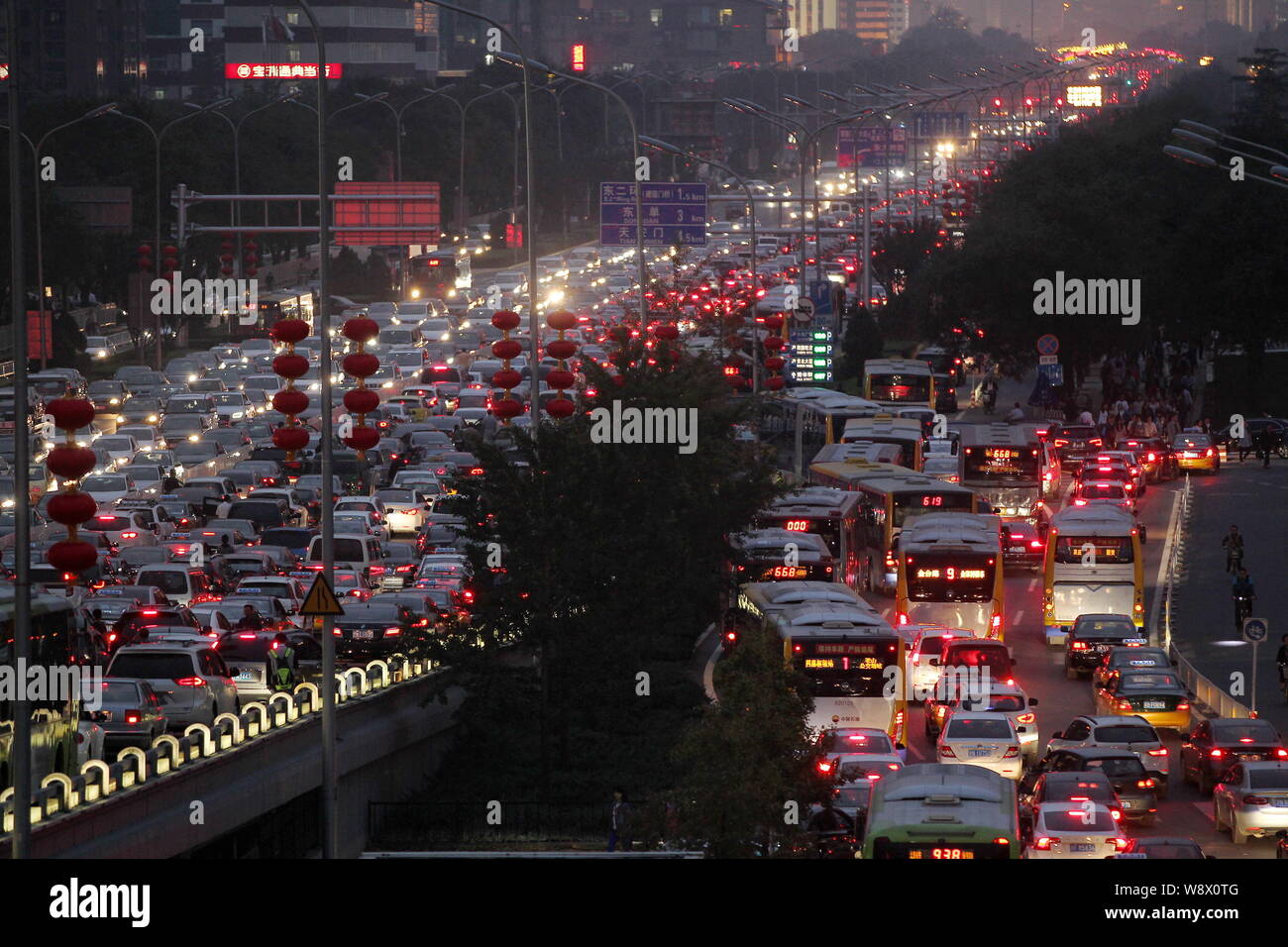 Traffic congestion air pollution china hi-res stock photography and ...