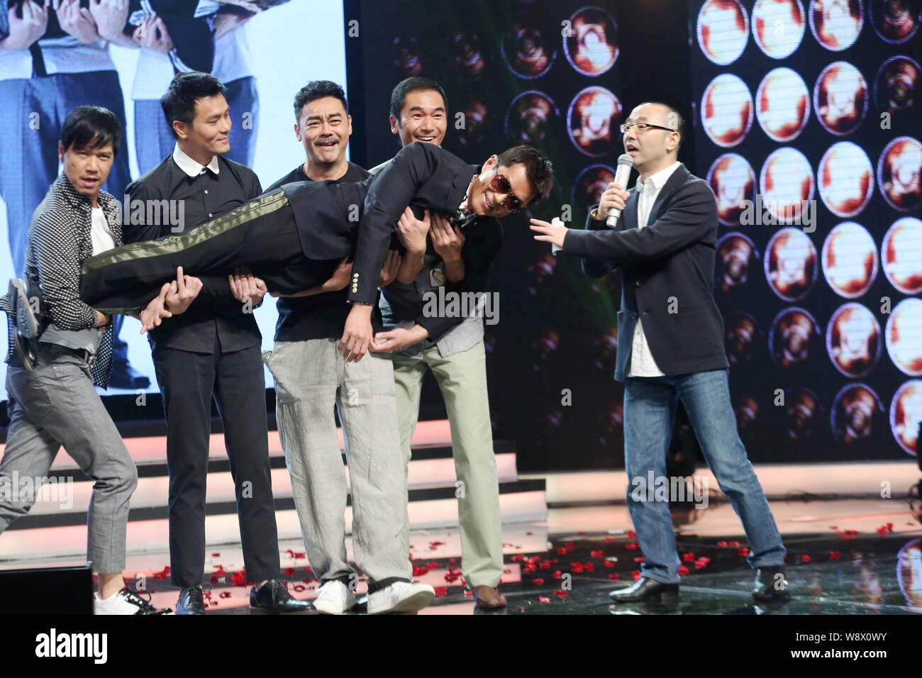 Hong kong tung lau hi-res stock photography and images - Alamy