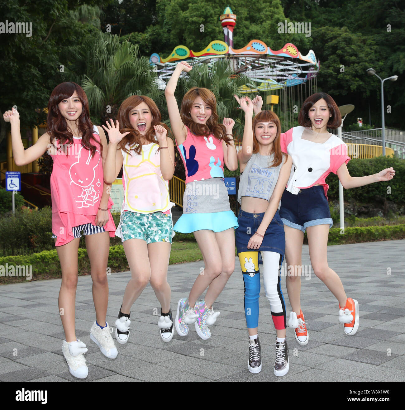 Popu lady hi-res stock photography and images - Alamy