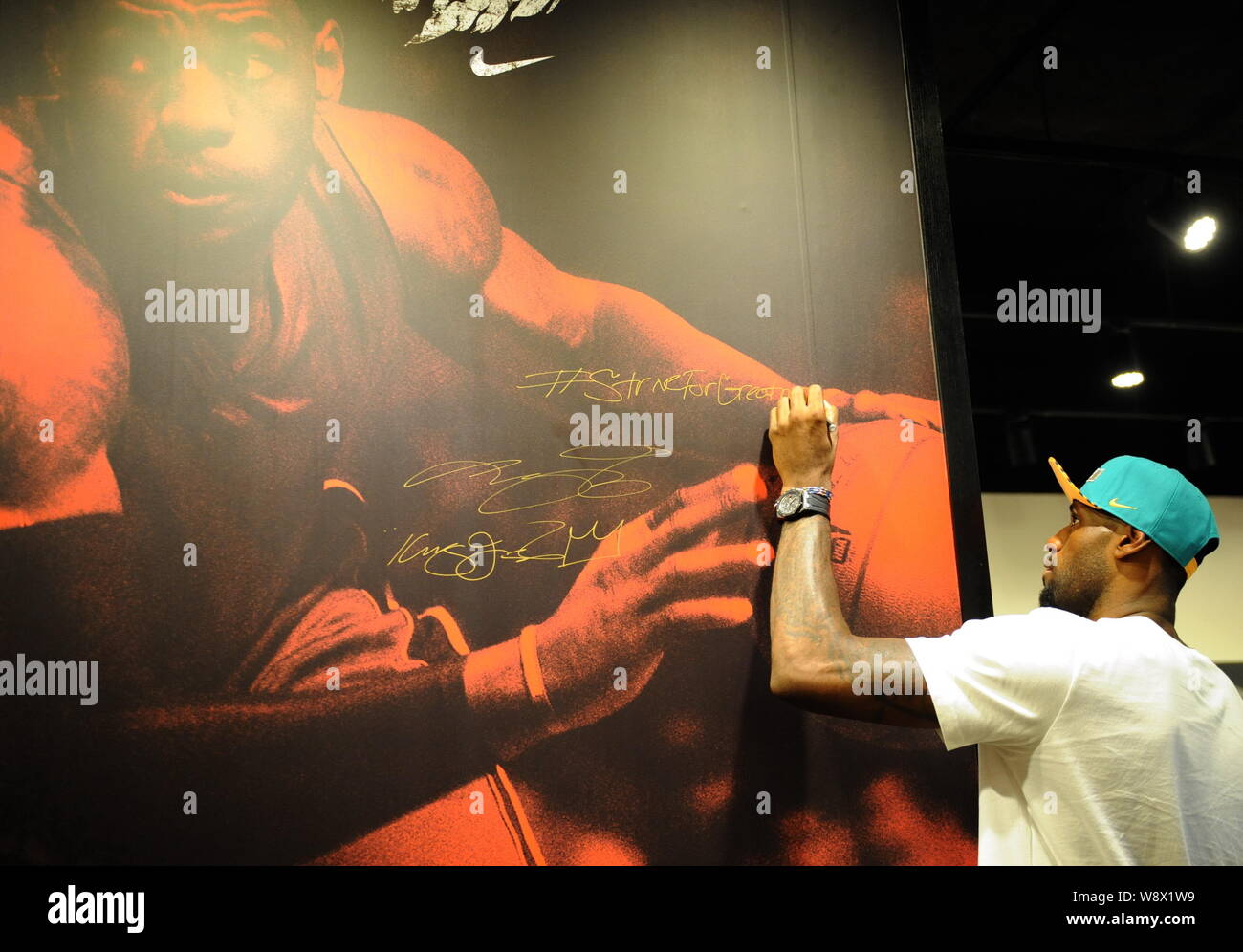 Lebron james poster hi-res stock photography and images - Alamy