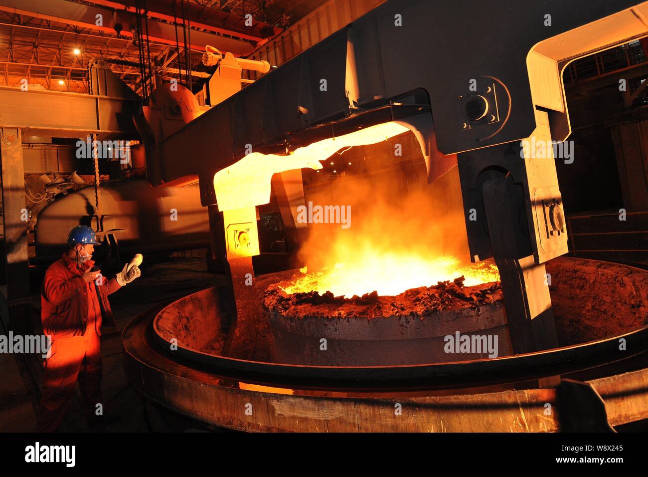 Chinese steel worker hi-res stock photography and images - Alamy