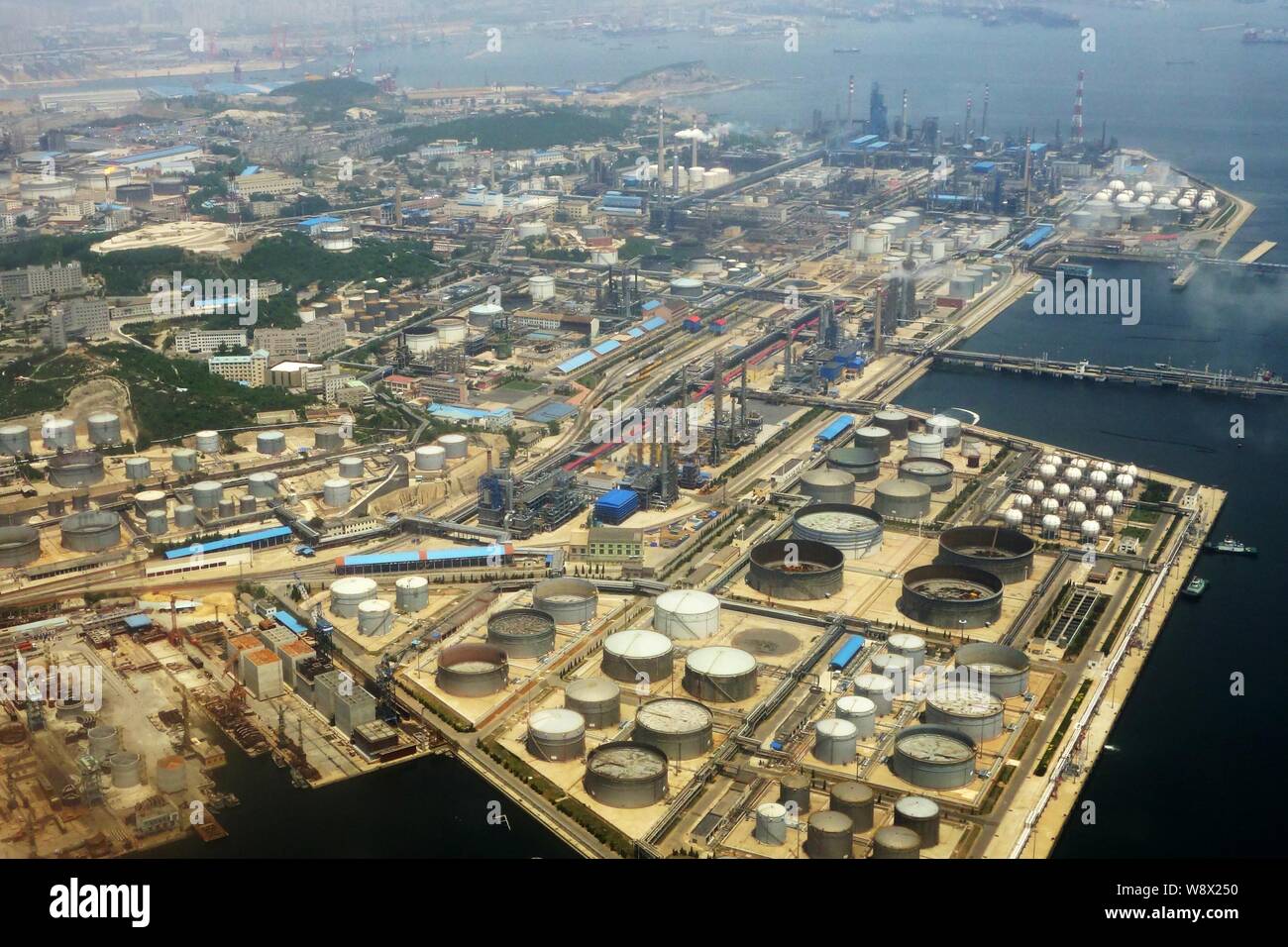 Petrochemical refinery china hi-res stock photography and images - Alamy