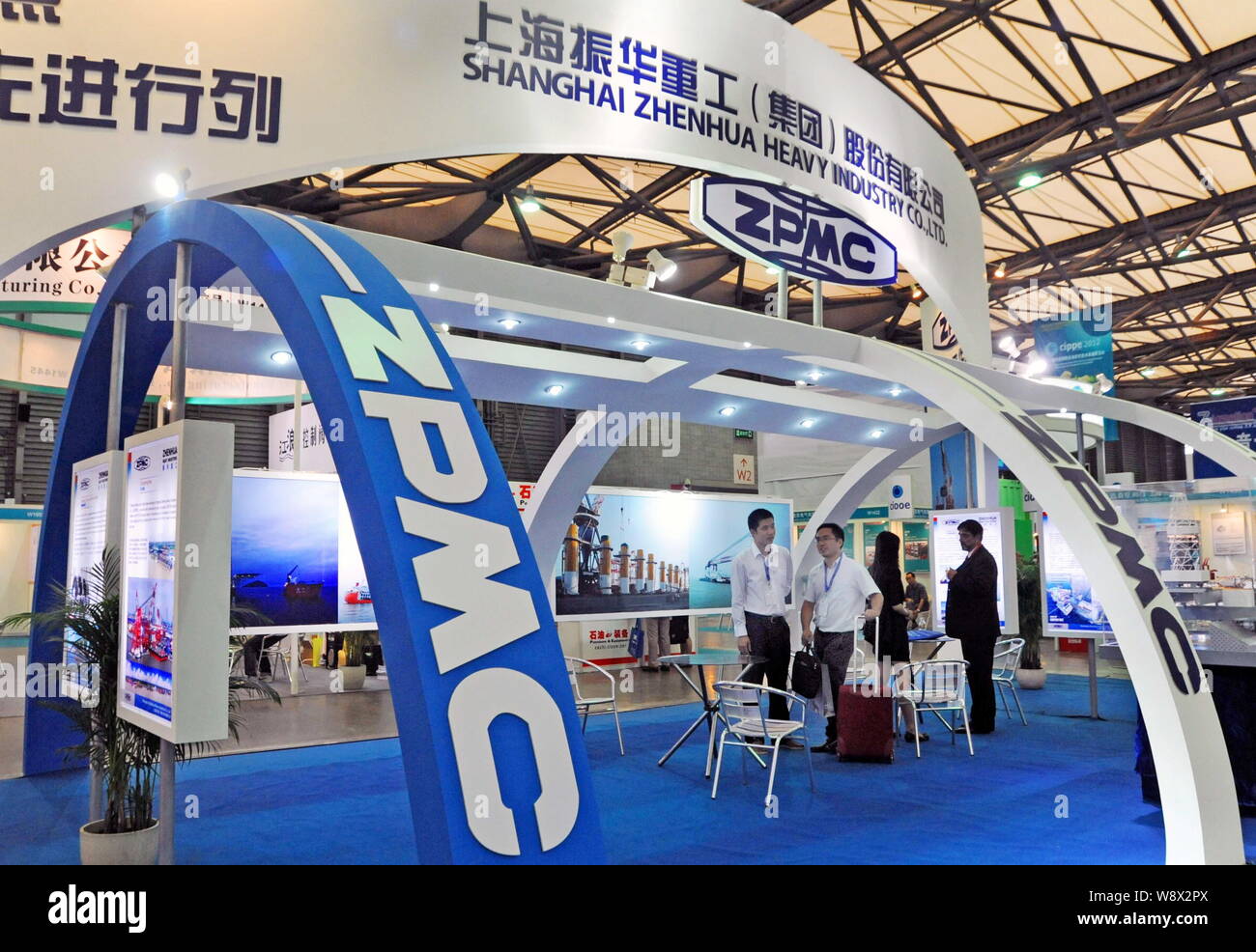 Shanghai zhenhua heavy industries co ltd hi-res stock photography and ...