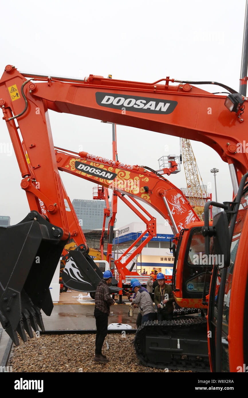 Doosan Construction High Resolution Stock Photography and Images - Alamy