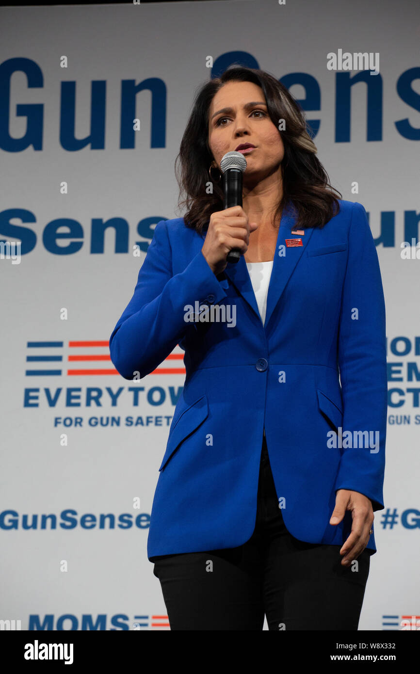 Tulsi gabbard hi-res stock photography and images - Alamy