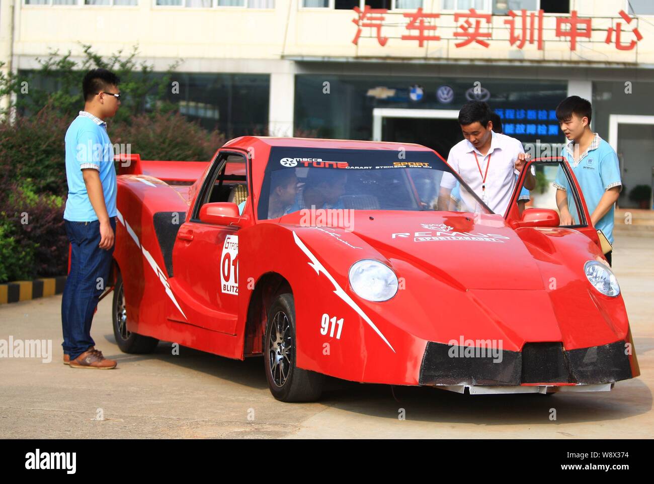 Beat up car hi-res stock photography and images - Alamy