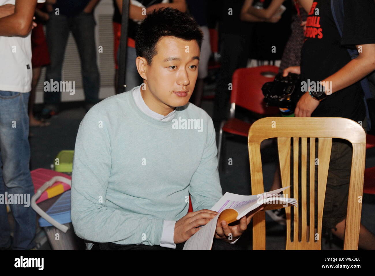 Chinese actor Tong Dawei learns his lines on the set of his new TV ...