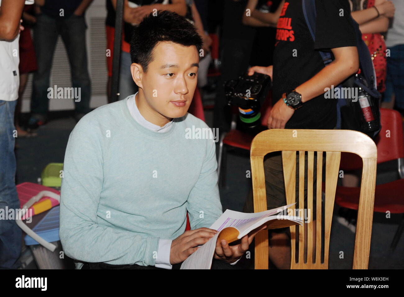 Chinese actor Tong Dawei learns his lines on the set of his new TV ...
