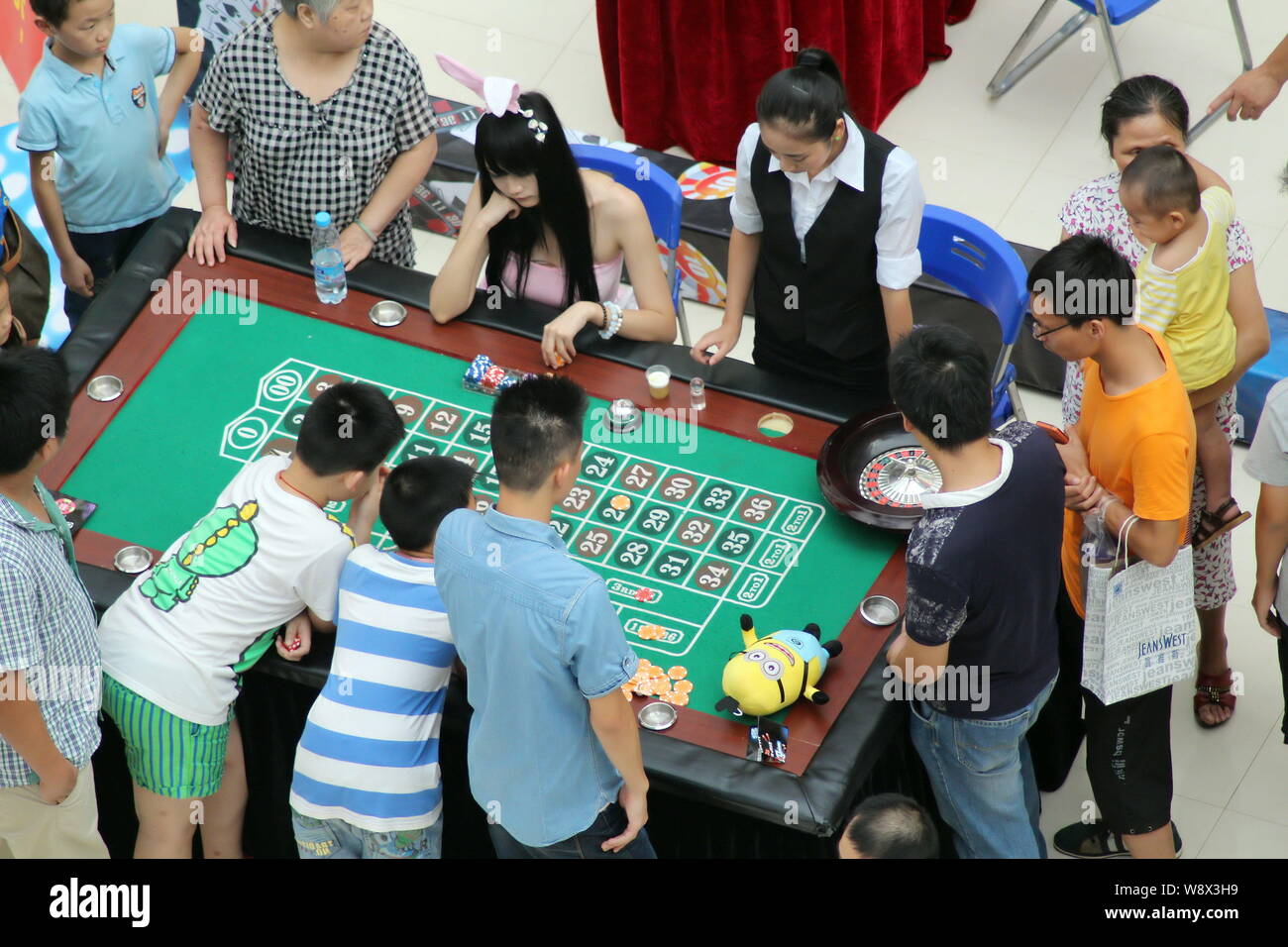 Children gambling hi-res stock photography and images - Alamy