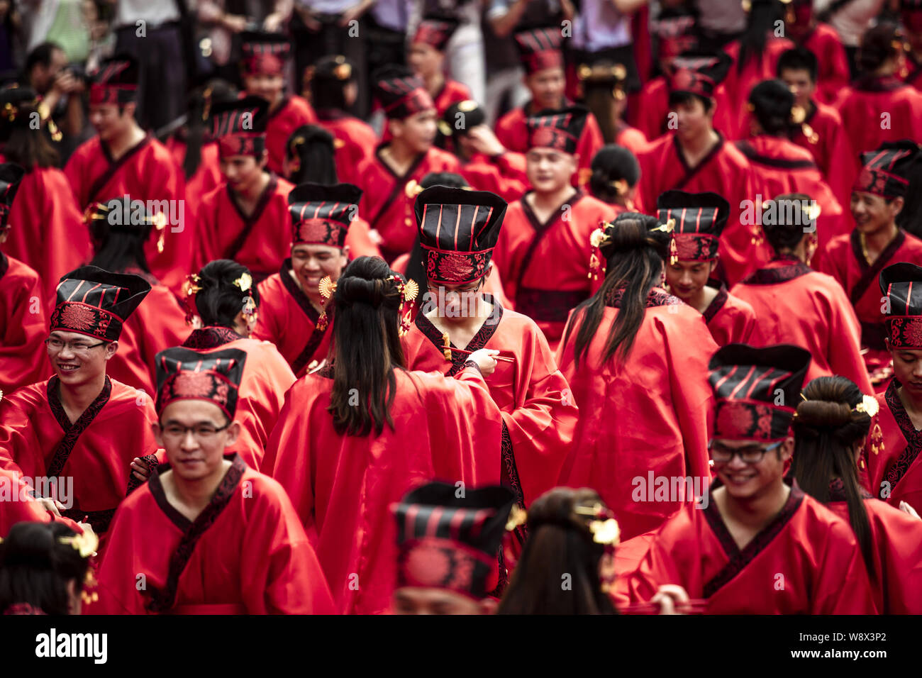 Couples of young Chinese newly-weds dressed in traditional Han costumes ...