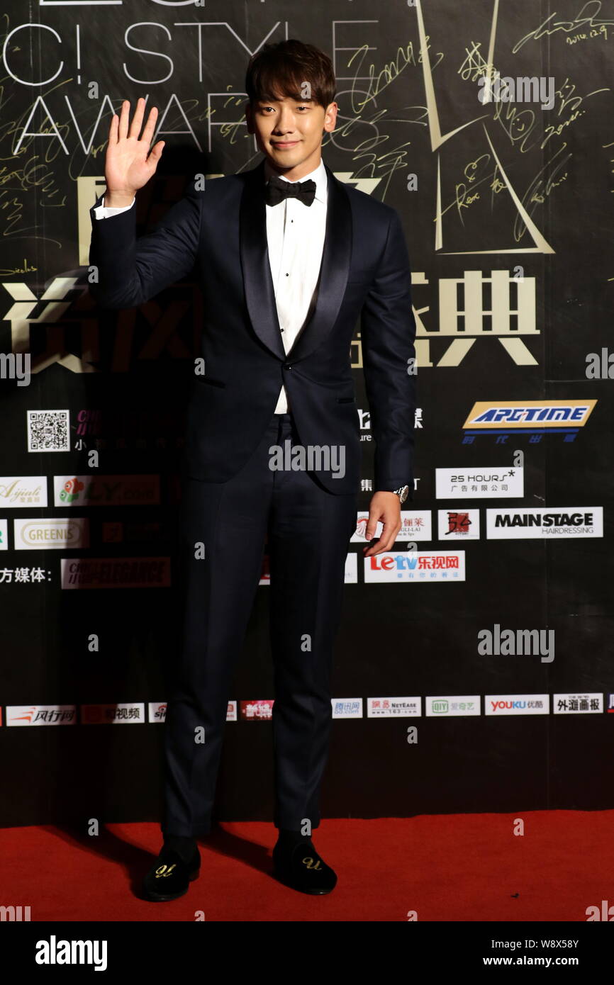 South Korean actor Rain waves as he arrives at the red carpet for Chic ...