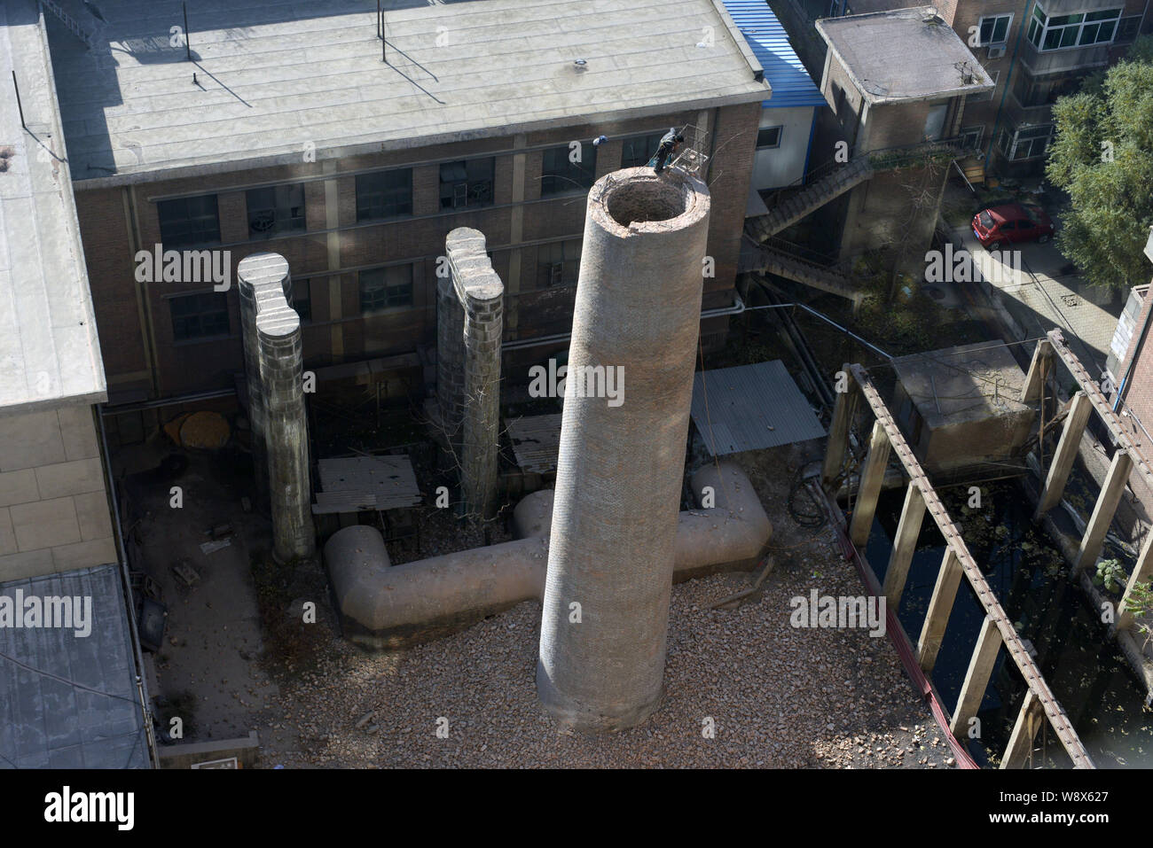 Demolition worker hi-res stock photography and images - Alamy