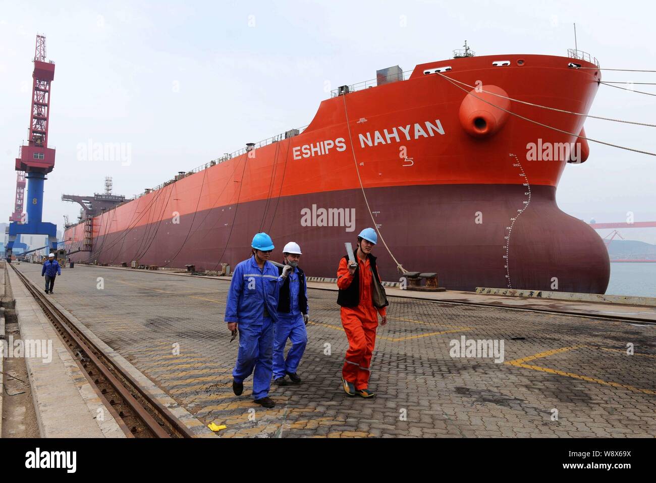 Shipbuilding past hi-res stock photography and images - Alamy