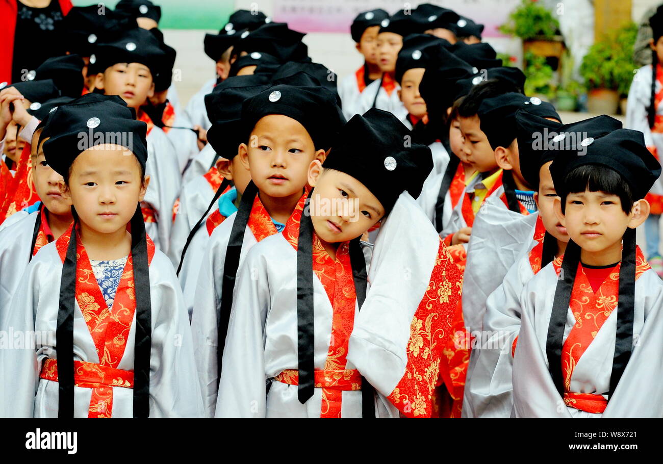 Young pupils dressed in ancient Chinese student costumes line up in ...