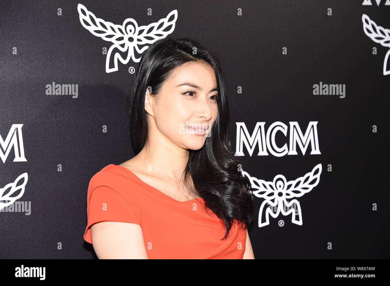 Chinese Olympic diving champion Guo Jingjing, who is married to Kenneth ...