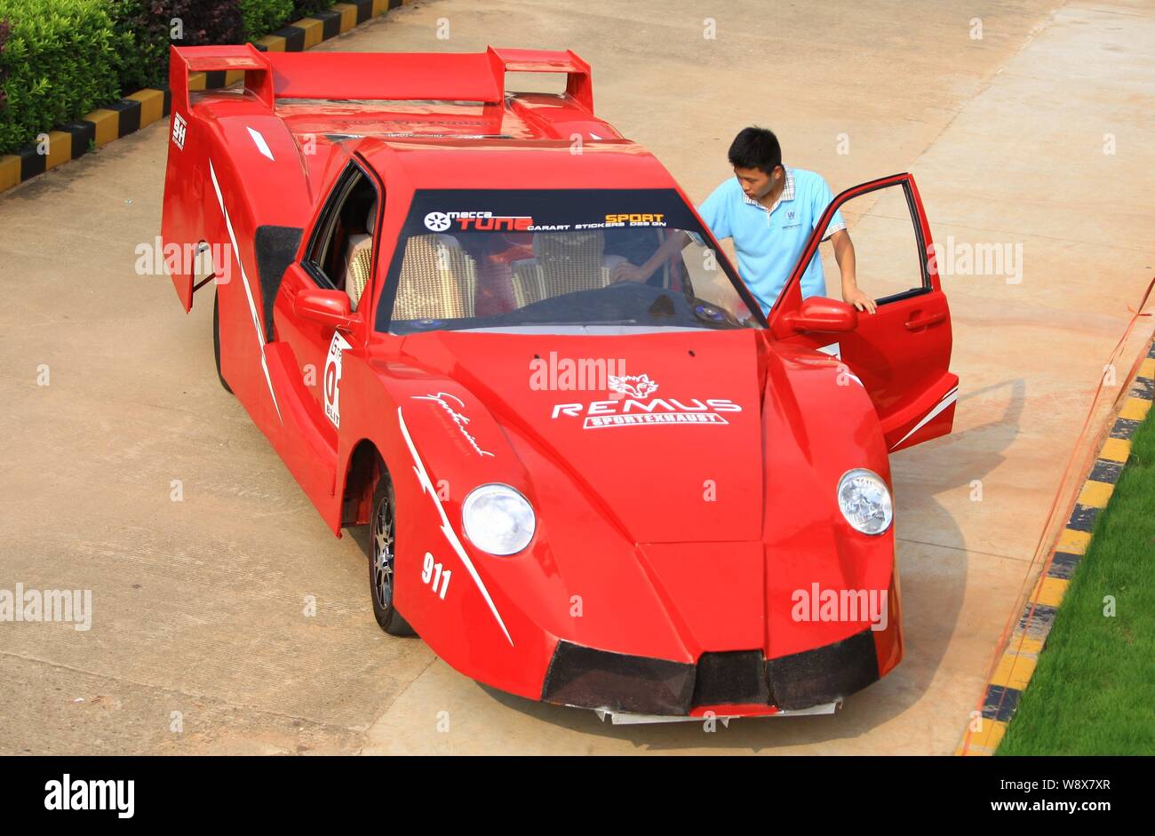 Beat up car hi-res stock photography and images - Alamy