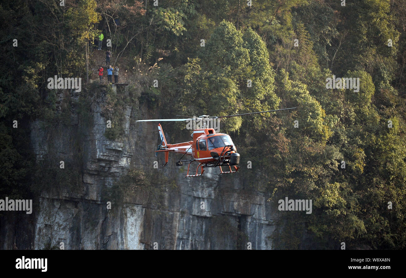 Helicopter scenes hi-res stock photography and images - Alamy