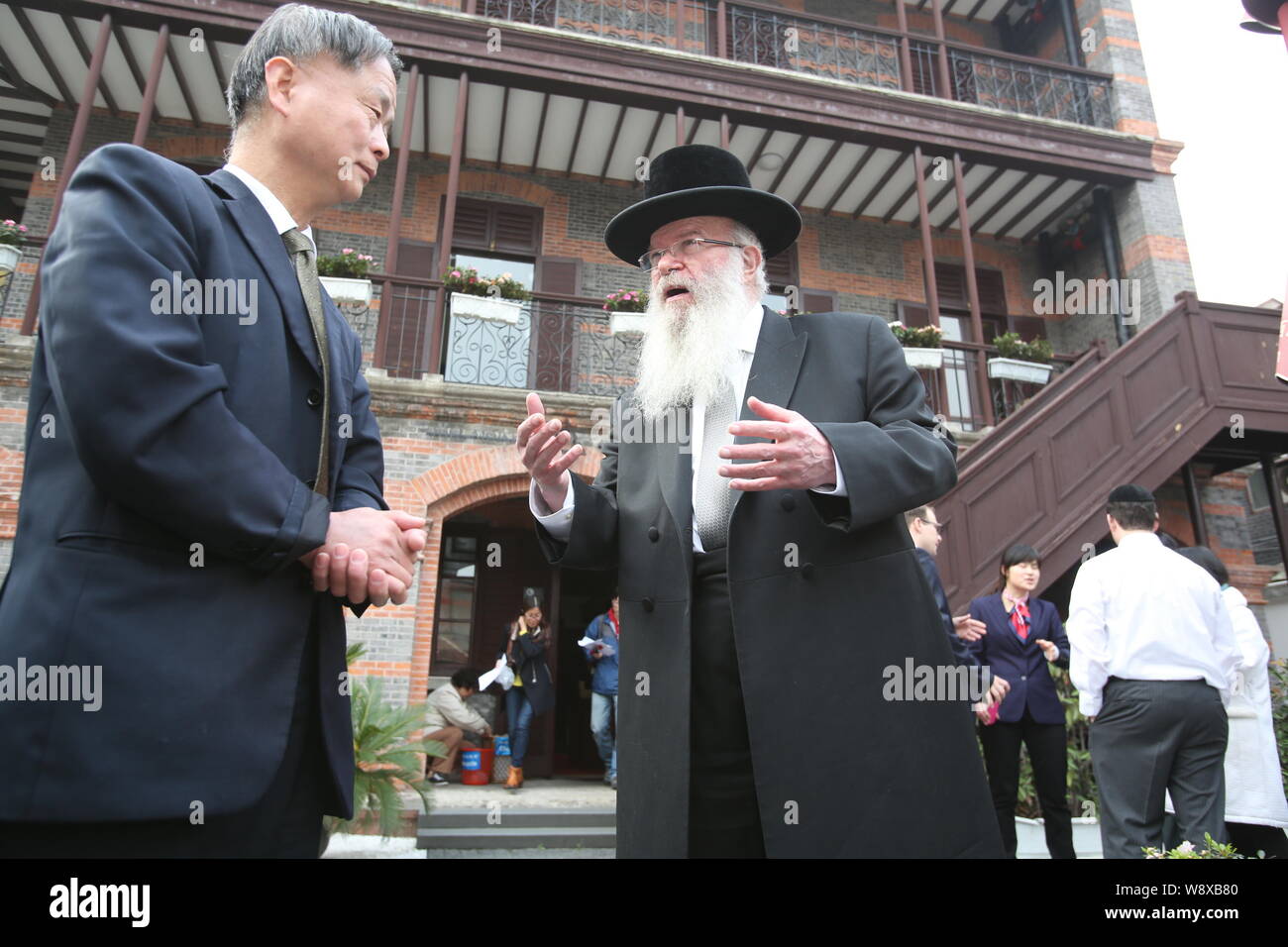 Rabbi Chaim Walkin, front right, who was born in Shanghai during World ...