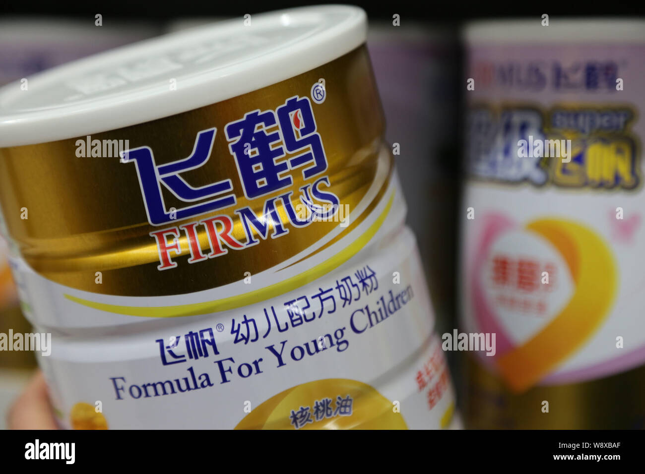--FILE--A customer shops for a tin of Firmus milk powder of Feihe Dairy ...