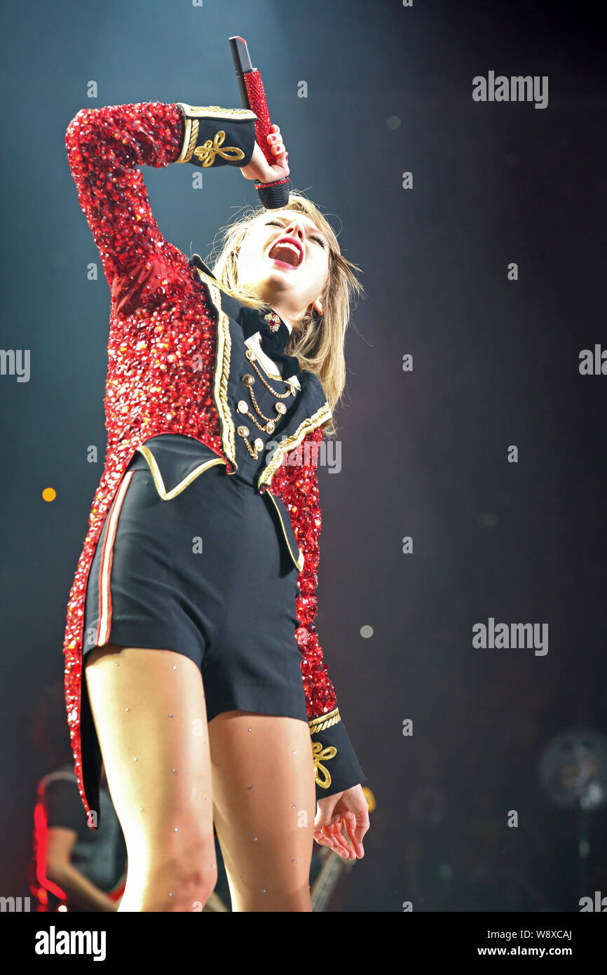 Taylor swift concert hi-res stock photography and images - Alamy