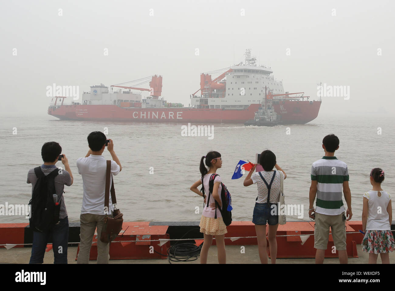 People watch the Xue Long (Snow Dragon) icebreaker carrying Chinese ...