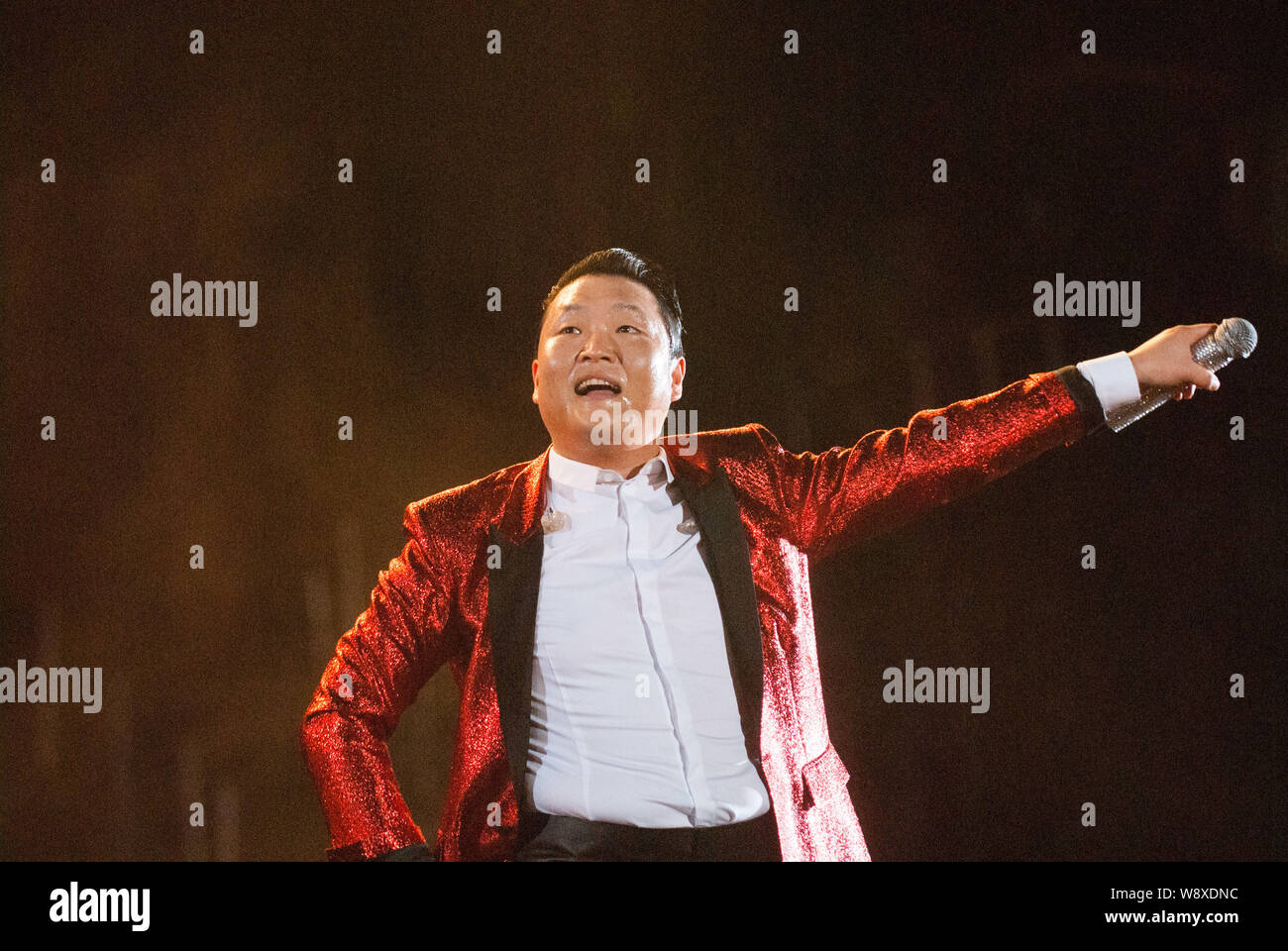 Psy family hi-res stock photography and images - Alamy