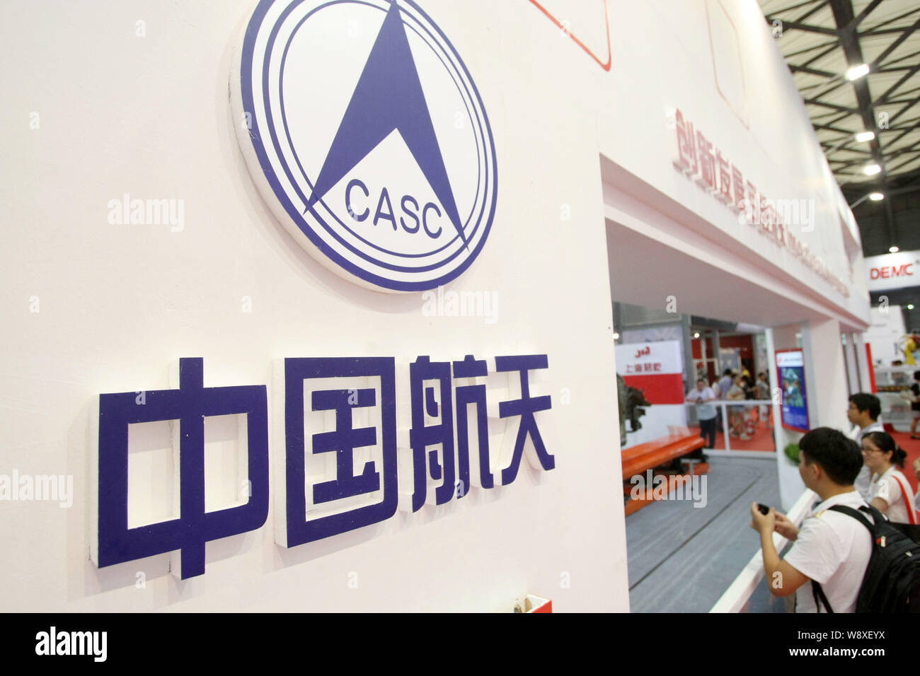 People visit the stand of China Aerospace Science and Technology ...